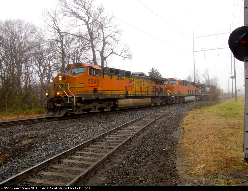 BNSF 5643